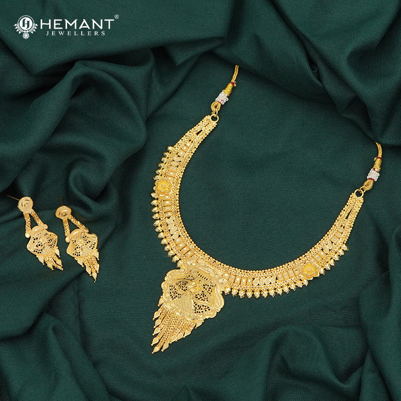Forming Gold Kolhapuri Filigree Necklace Set | Traditional Maharashtri ...