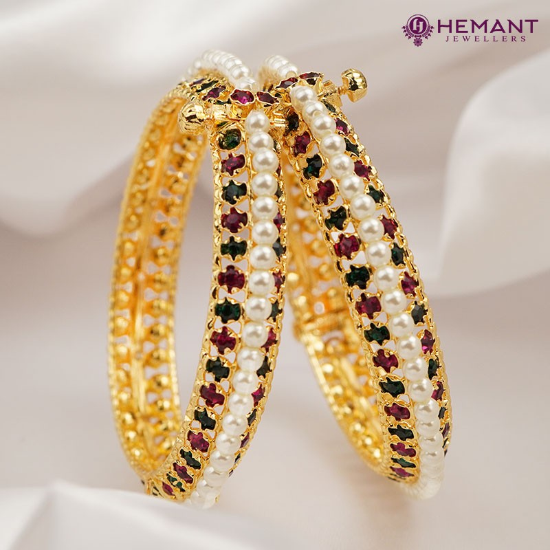 Traditional Maharashtrian Kolhapuri Kangan (Red Green) Moti Bangles – Hemant Jewellers