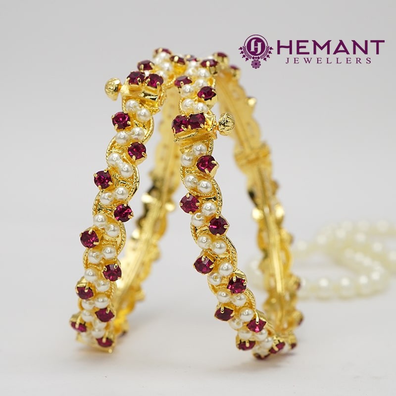 Traditional Maharashtrian Kolhapuri Moti Koyali Bangles – Hemant Jewellers