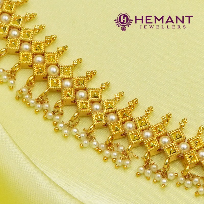 Traditional Maharashtrian Moti Har Square Peti WT – Hemant Jewellers